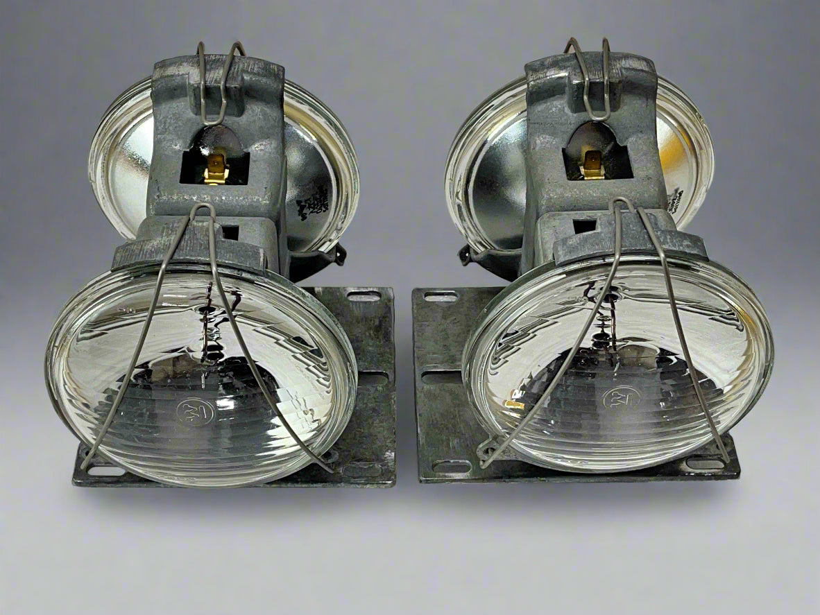Federal Signal Twinsonic Pair of Rotator Light Assemblies With Bulbs
