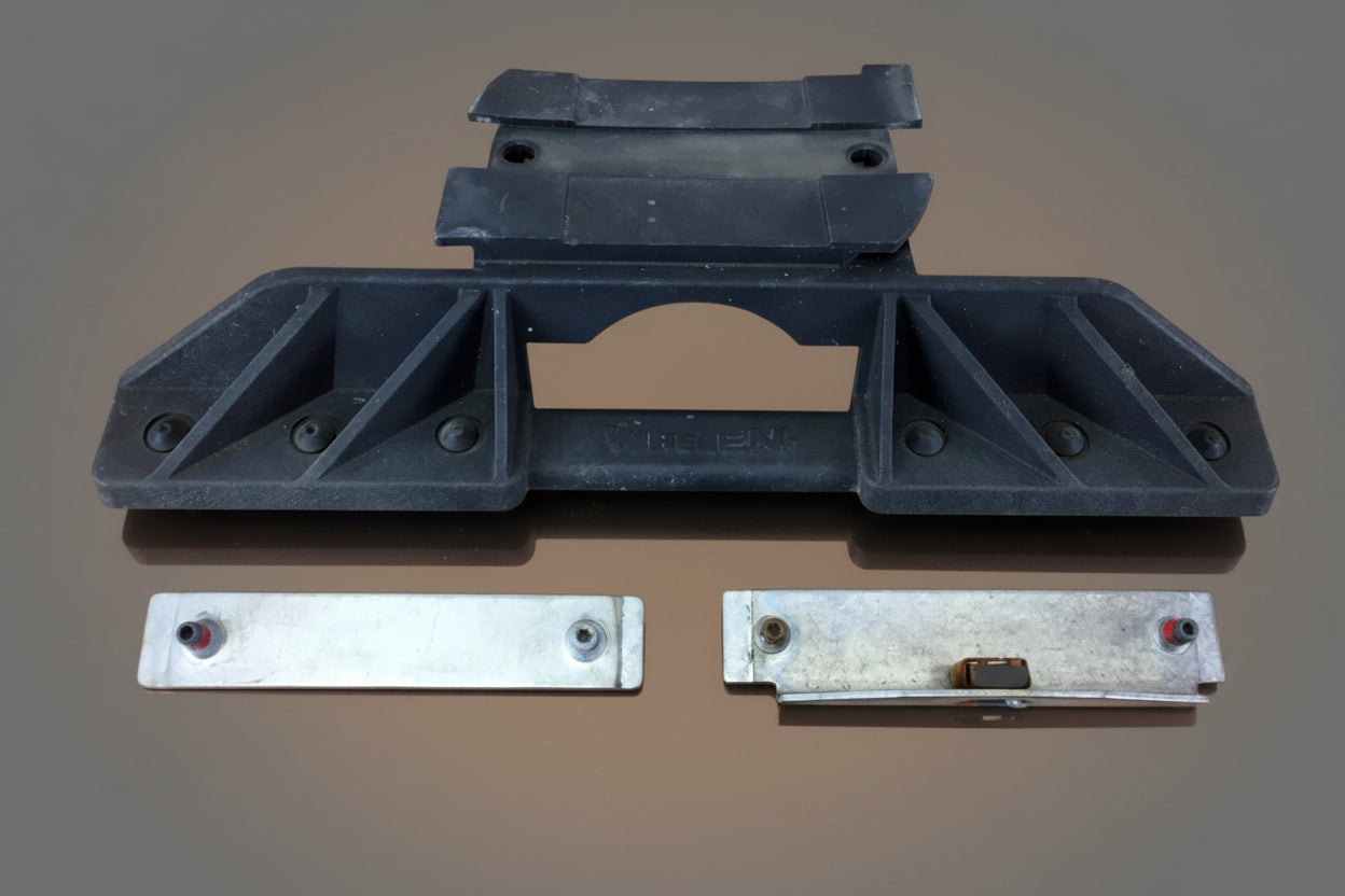 Whelen Lightbar - One Mounting Foot with Hardware - Fits Edge Liberty